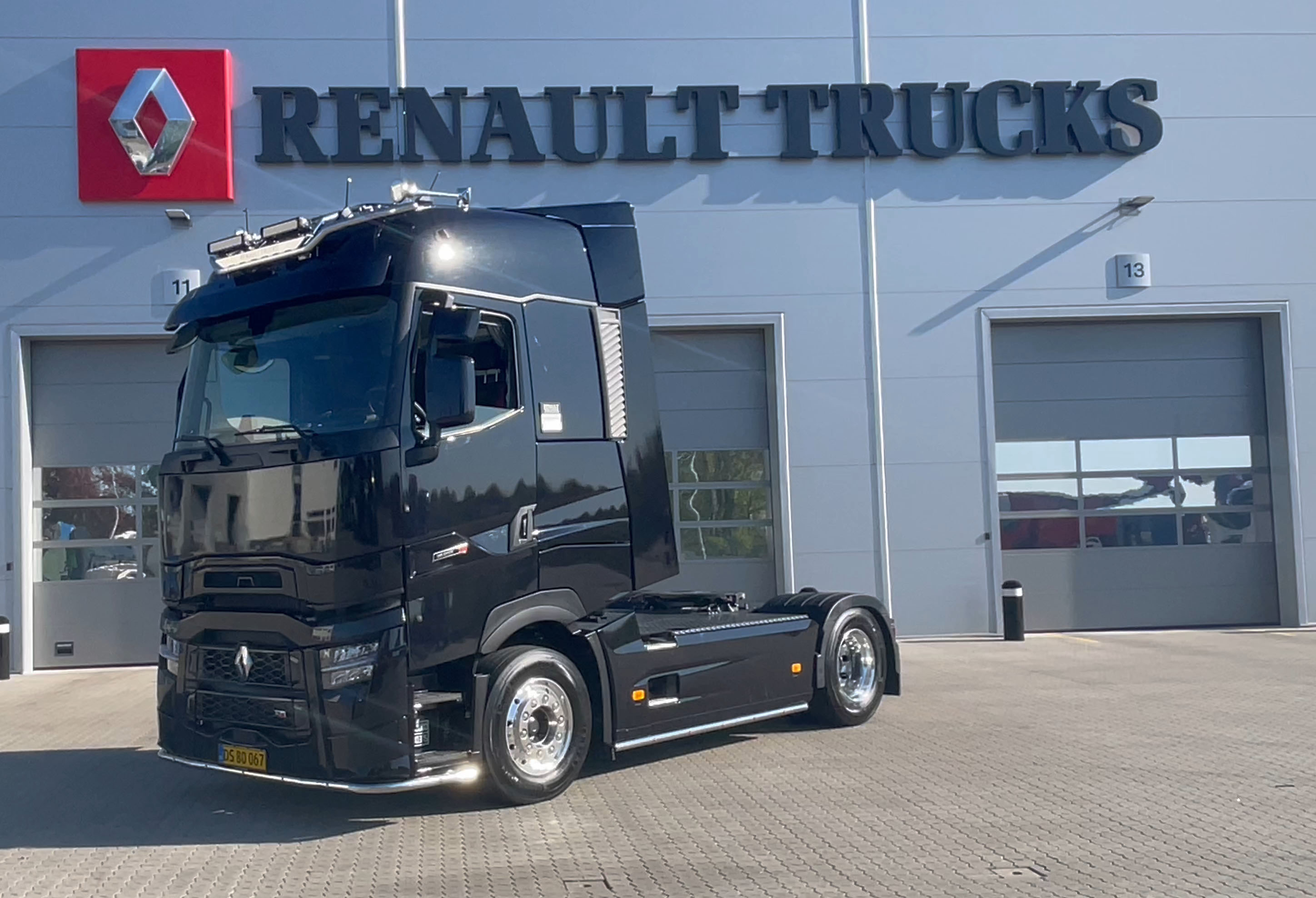 RENAULT TRUCKS T-HIGH 480 4x2 Turbo Compound "Paris Limited Edition”